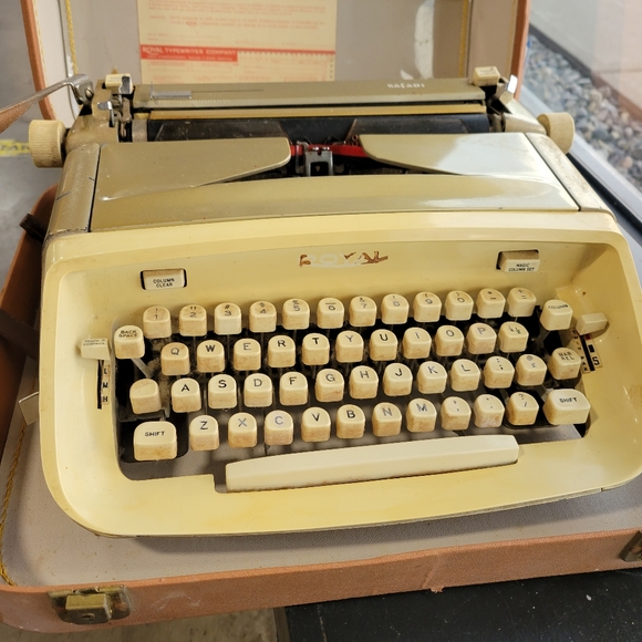 Other | Vintage Mustard Royal Safari Typewriter With Case Key Mid ...